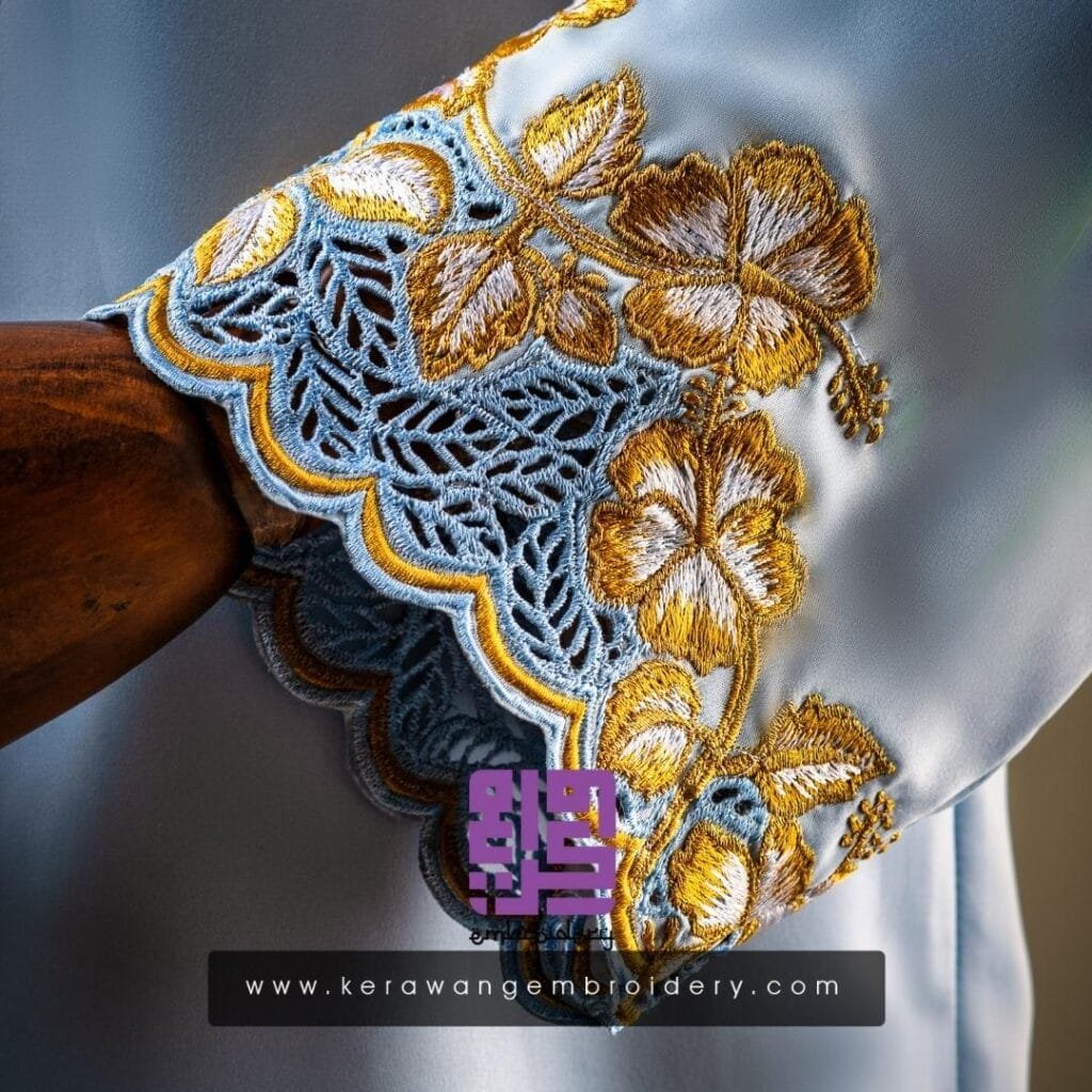 Baju Pengantin Kurung Pahang Sulam Goyang Motif Bunga Raya