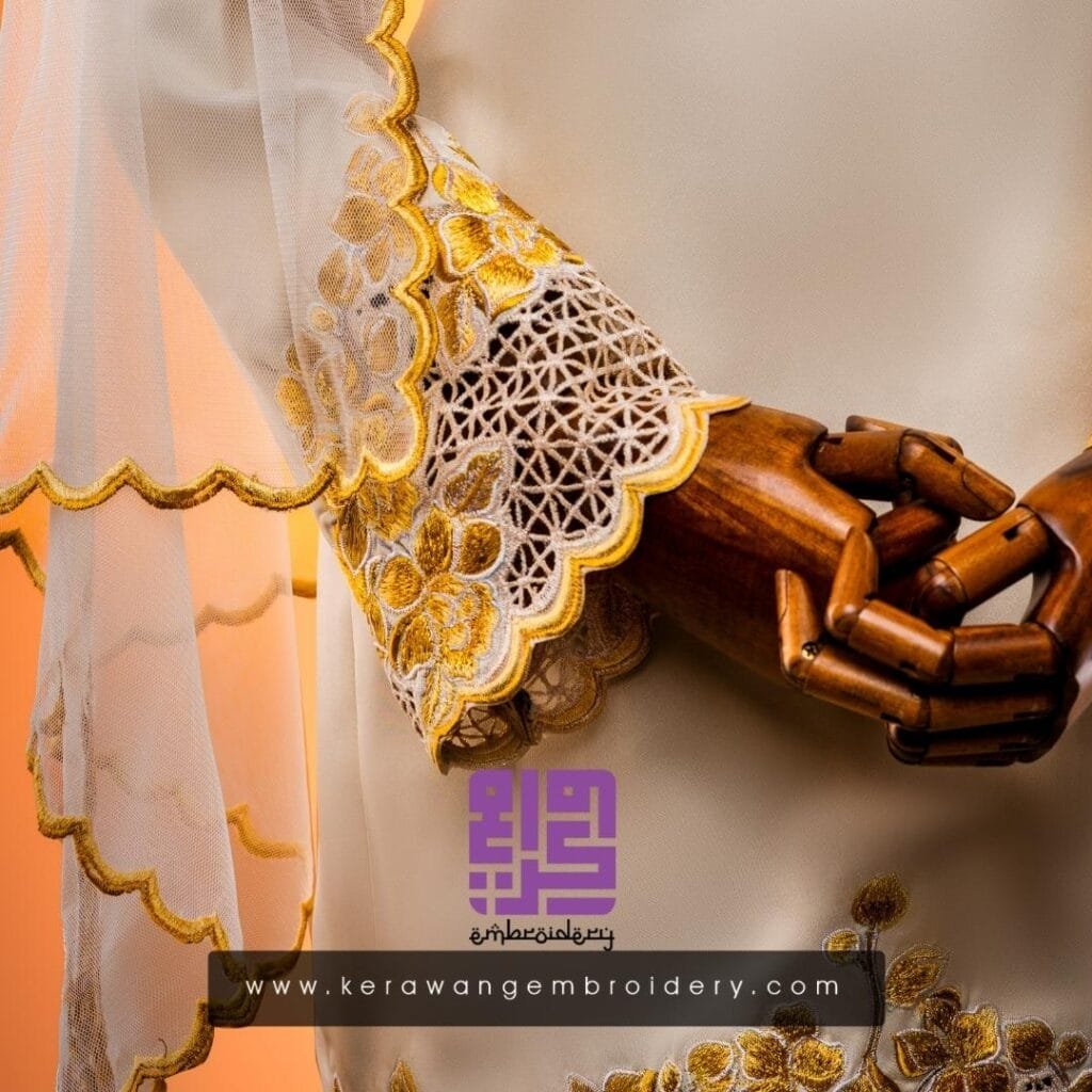 Baju Kurung Pahang Sulam Goyang Kerawang Bunga Orkid Dengan Kerawang Pagar