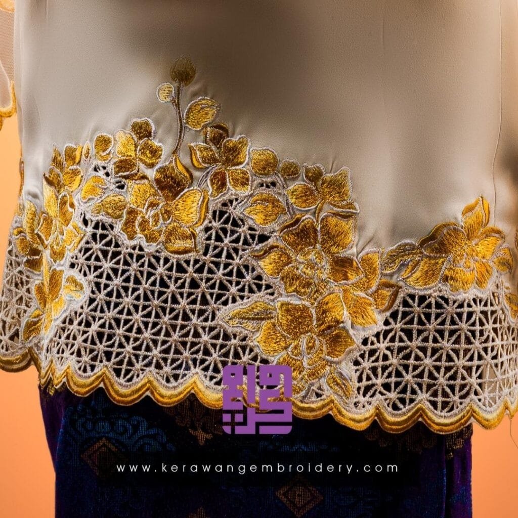 Baju Kurung Pahang Sulam Goyang Kerawang Bunga Orkid Dengan Kerawang Pagar