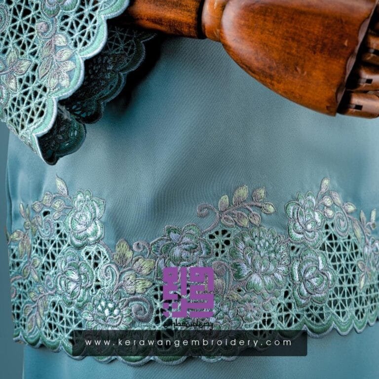 Baju Kurung Kedah Sulam Goyang Corak Bunga Carnation dan Ros Dengan ...