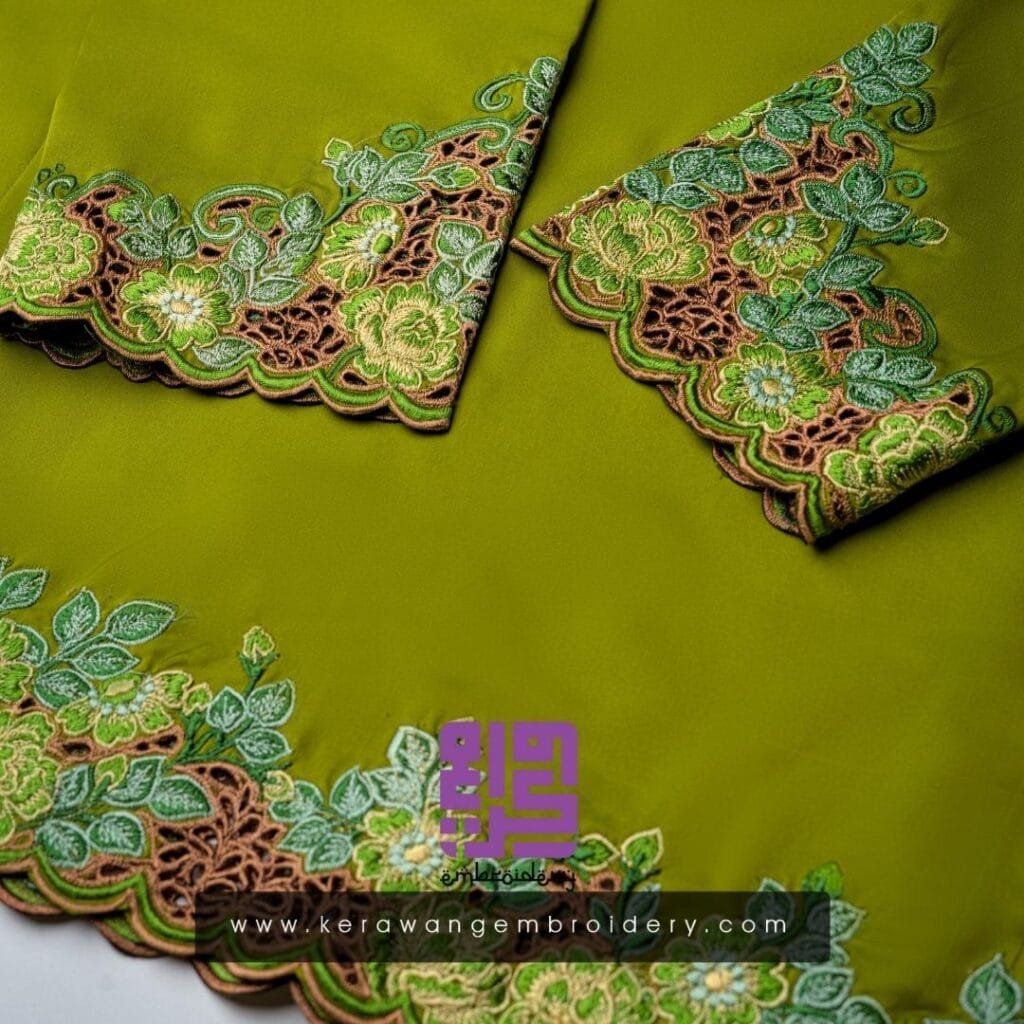 Baju Kurung Tradisi Dengan Sulam Goyang Kerawang Motif Bunga Sakura dan ...