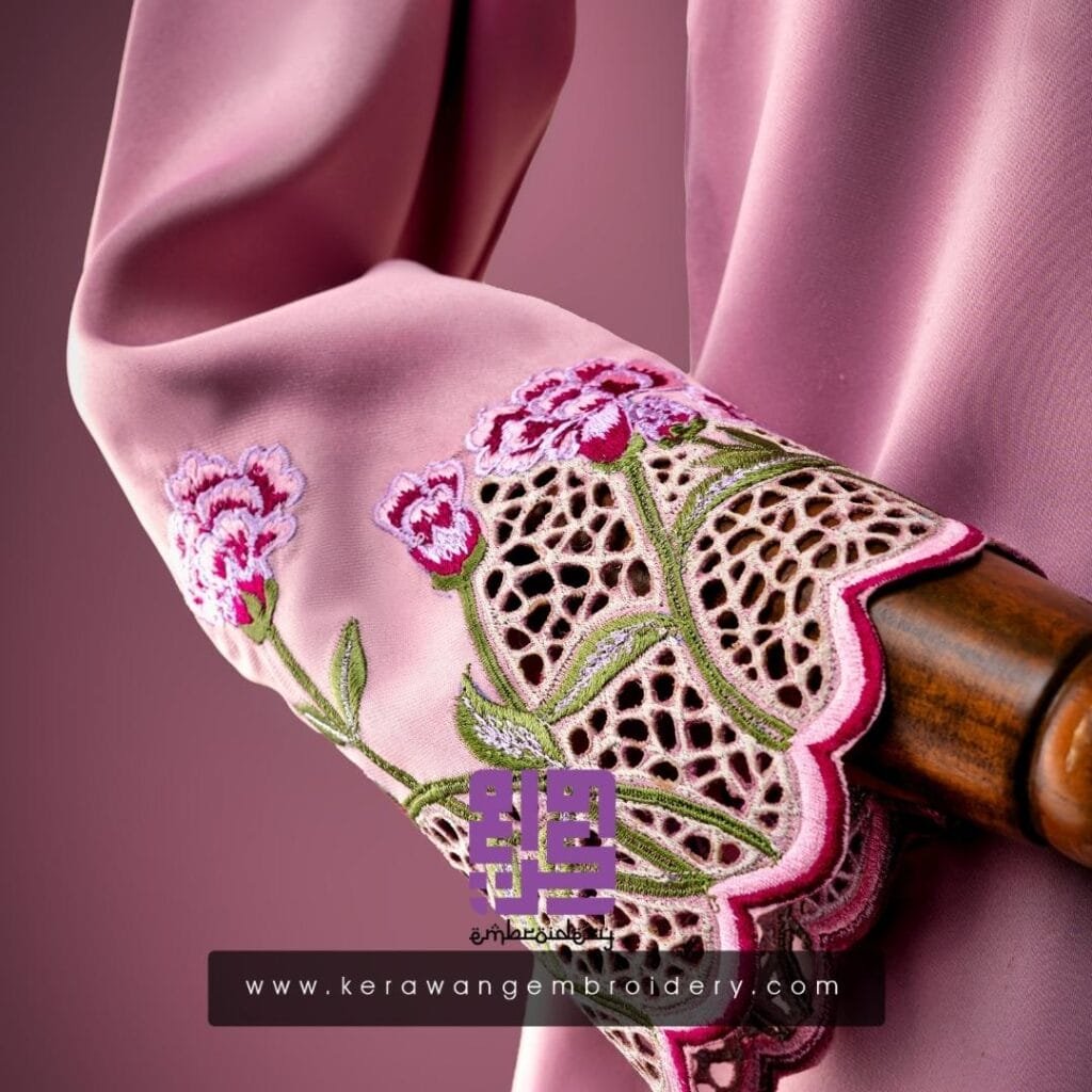 Kurung Moden Sulam Goyang Corak Bunga Carnation Dengan Kerawang Cakar Ayam