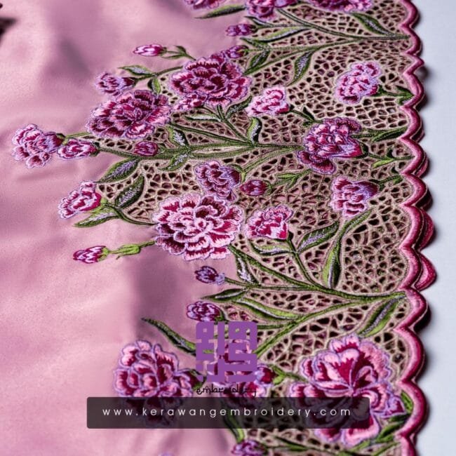 Kurung Moden Sulam Goyang Corak Bunga Carnation Dengan Kerawang Cakar Ayam