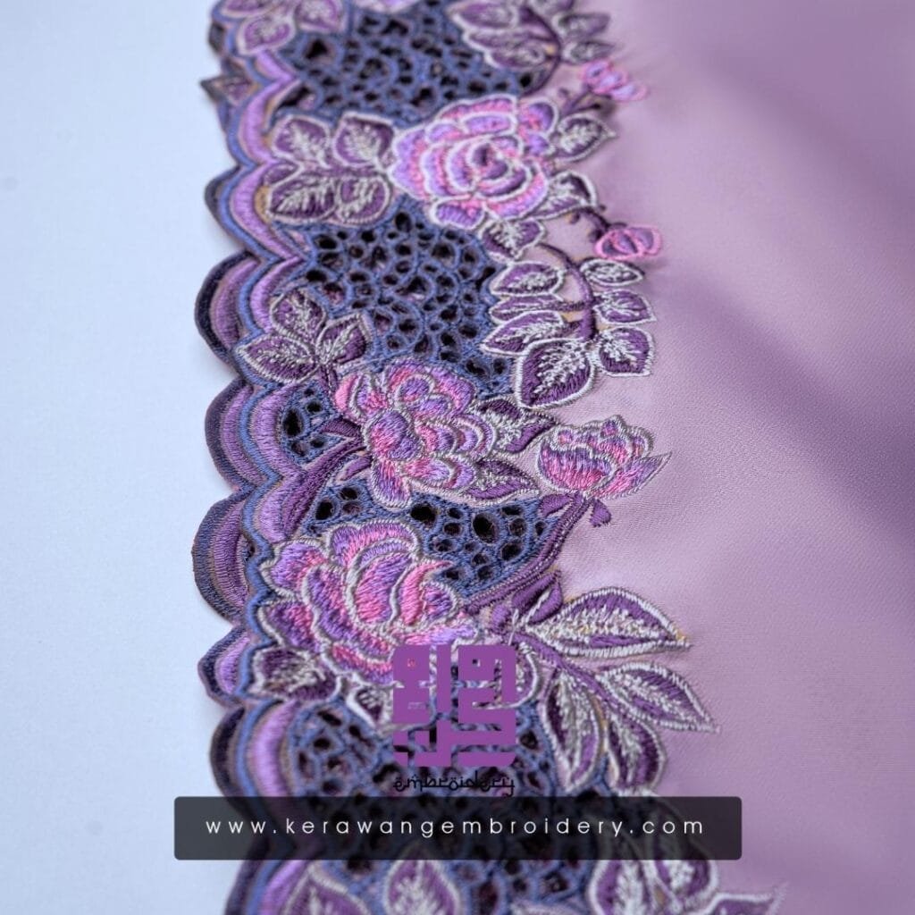 Kurung Tradisi Sulam Goyang Corak Bunga Ros Dengan Kerawang Sarang Tebuan